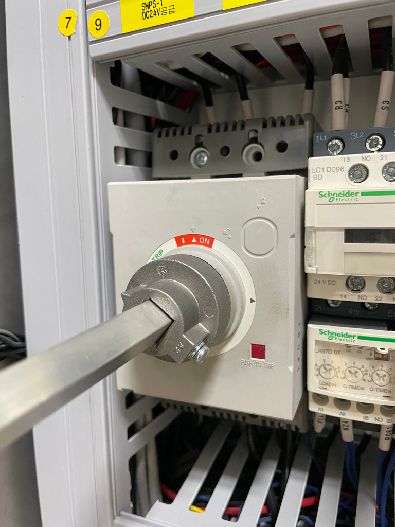 ls산전 전기 차단기 외부조작 핸들 조작 질문드립니다 | 궁금할 땐, 아하!