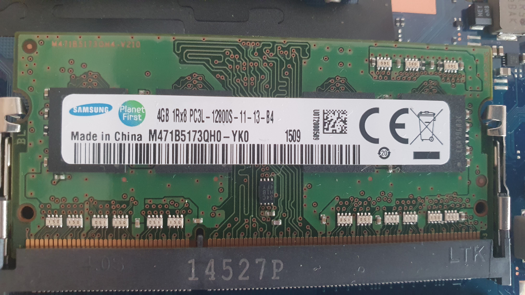 노트북 램을 사려고 노트북을 뜯어서 확인해 봤는데요. 무슨 램을 사야할지 알려주실수 있을까요? (사진 확인 요망) ㅣ 궁금할 땐 ...